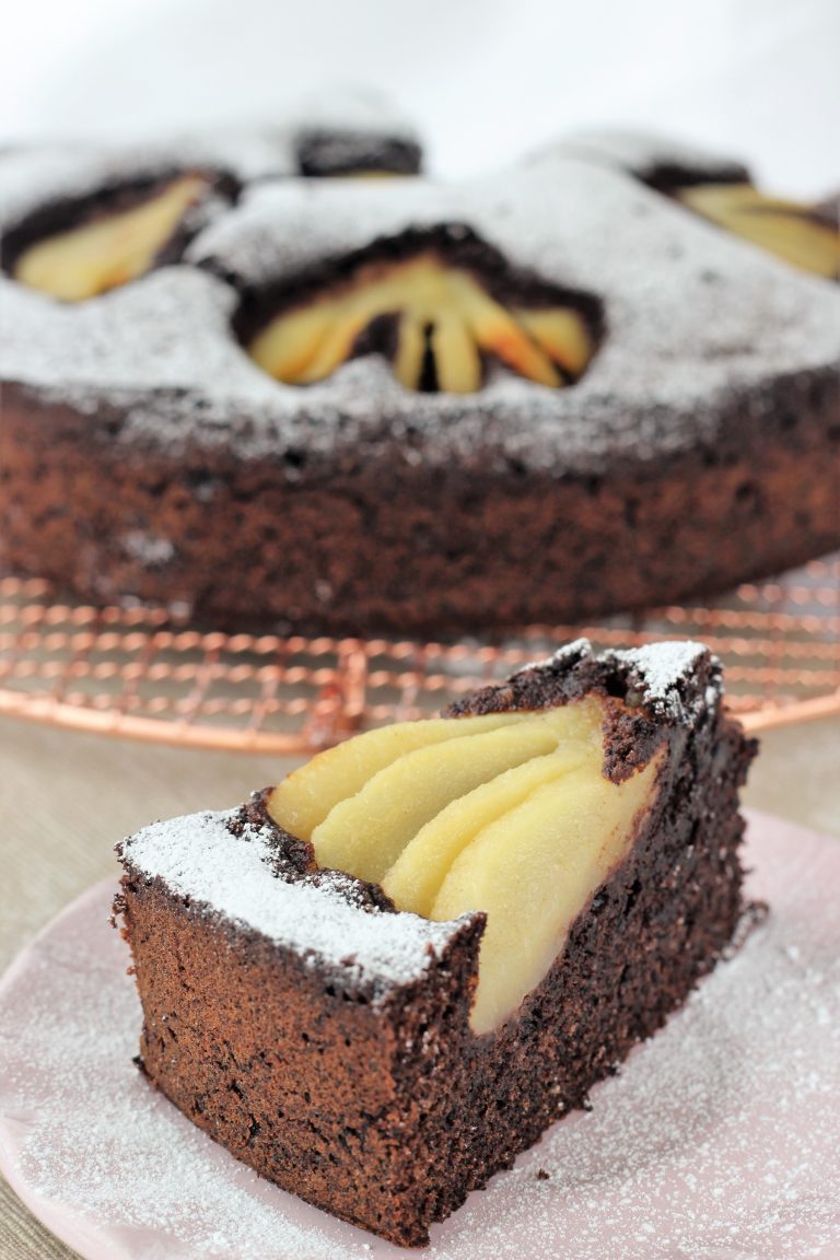 My Foodie Days | Chocolate and pear cake