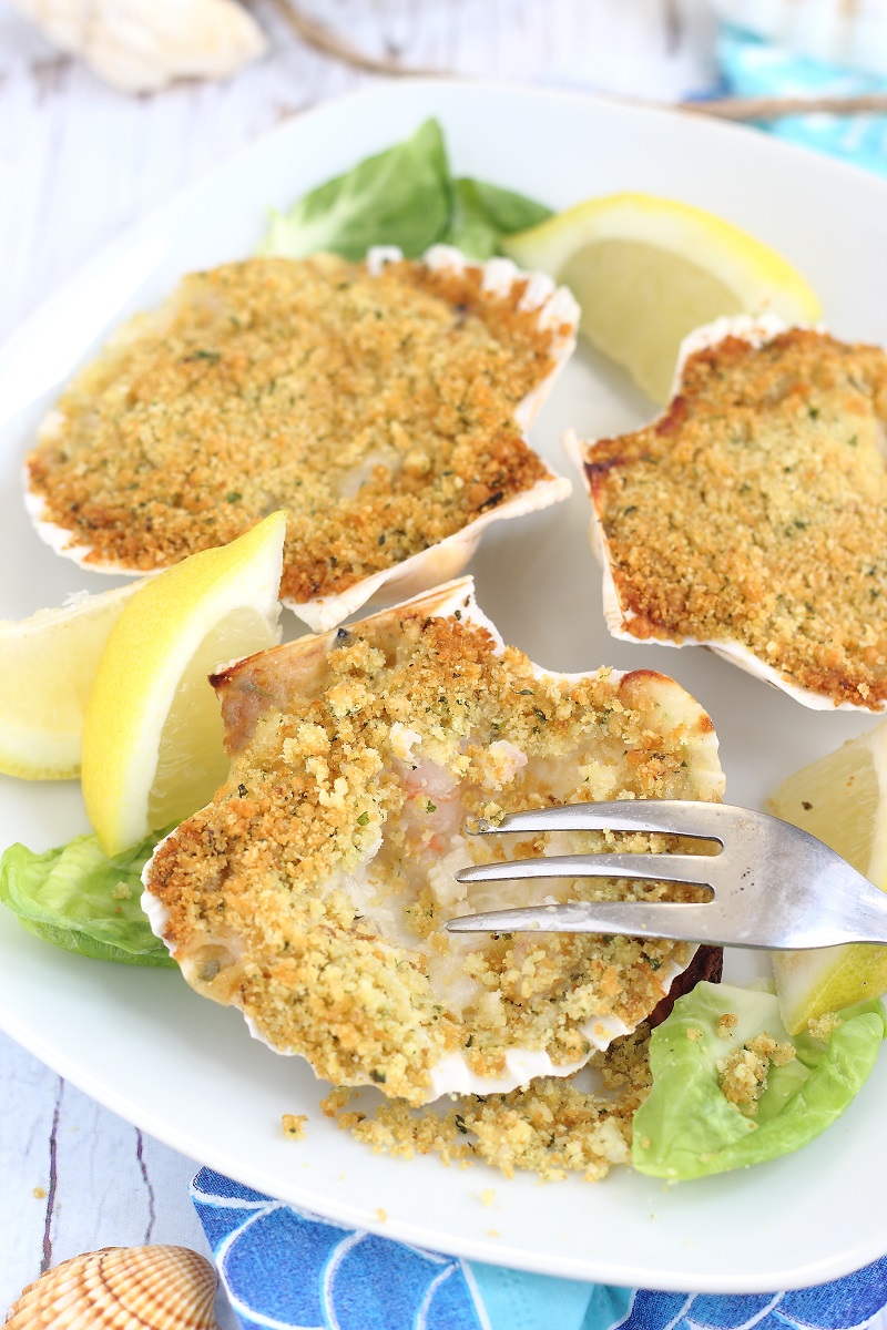 My Foodie Days | Seafood gratin served in scallop shells